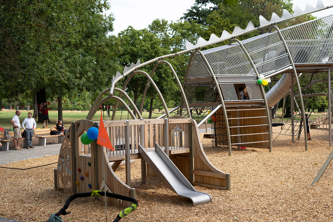 Dino-Spielplatz im Rosensteinpark eröffnet: Baden-Württemberg.de